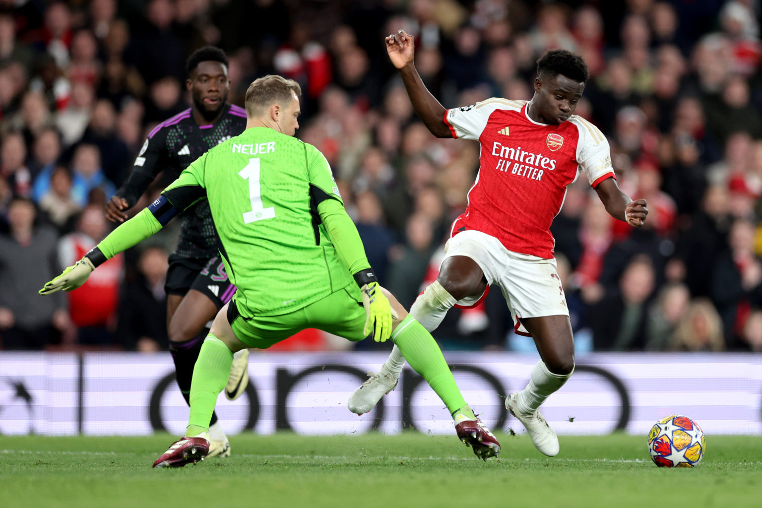 Ian Wright shares 10-word reaction after Bukayo Saka incident in ...