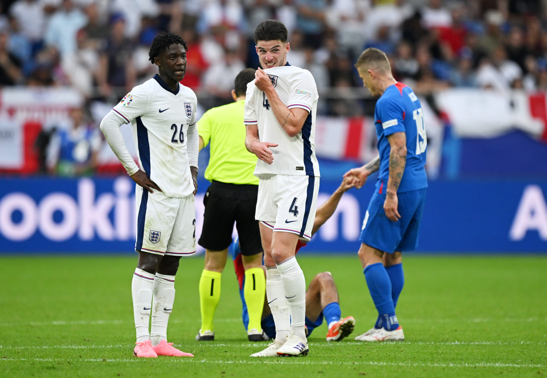 Micah Richards' interesting verdict on Declan Rice & Kobbie Mainoo ...