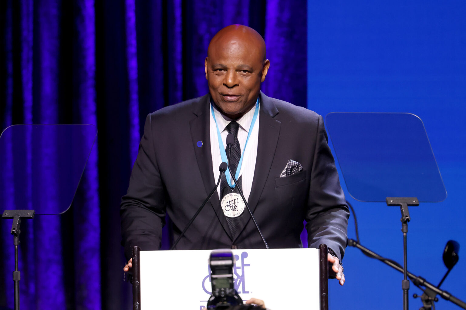 Warren Moon picks between Sam Darnold and Drake Maye ahead of Super Bowl LX
