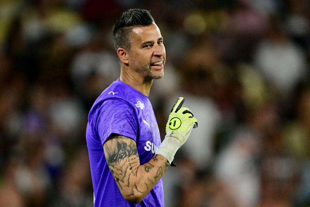 Gilbert Burns finds inspiration in 45-year-old Brazilian goalkeeper ...