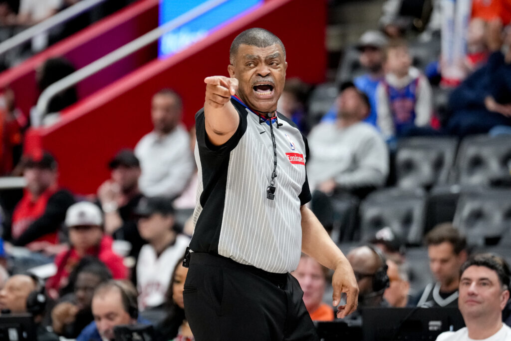 How Timberwolves coach Chris Finch reacted to Tony Brothers confronting him