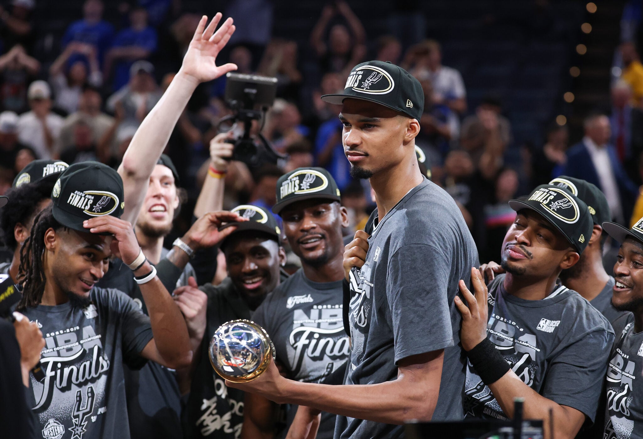 Magic Johnson sends Victor Wembanyama message after Spurs seal NBA ...