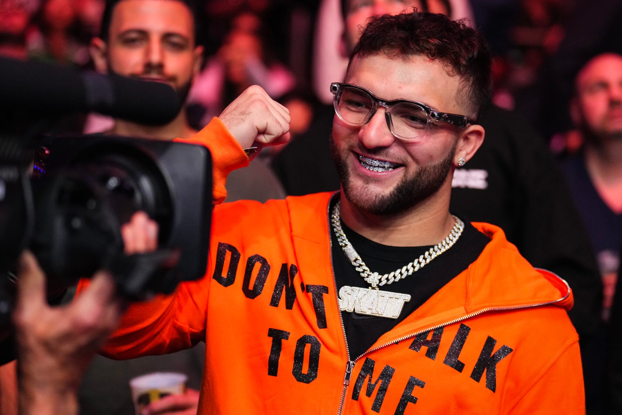 Cam Skattebo gives fans up-close look at eye-popping $50K diamond grillz
