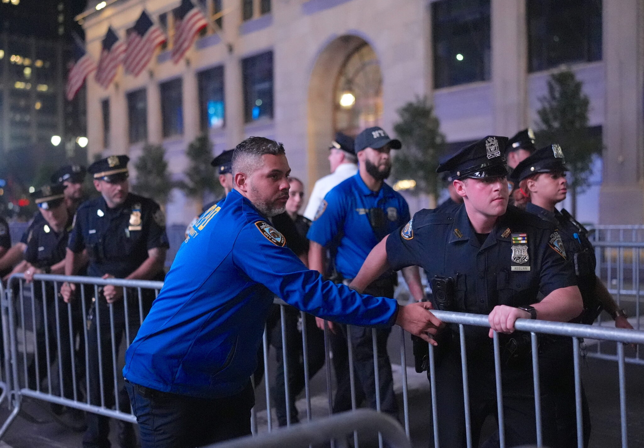 NYC police officer injured in celebrations after Knicks' Game 2 win: 26 ...