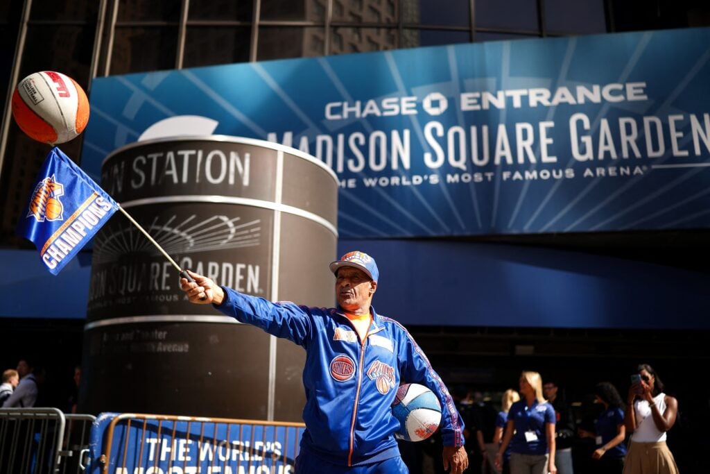 Knicks fans detail security errors outside of Madison Square Garden ...