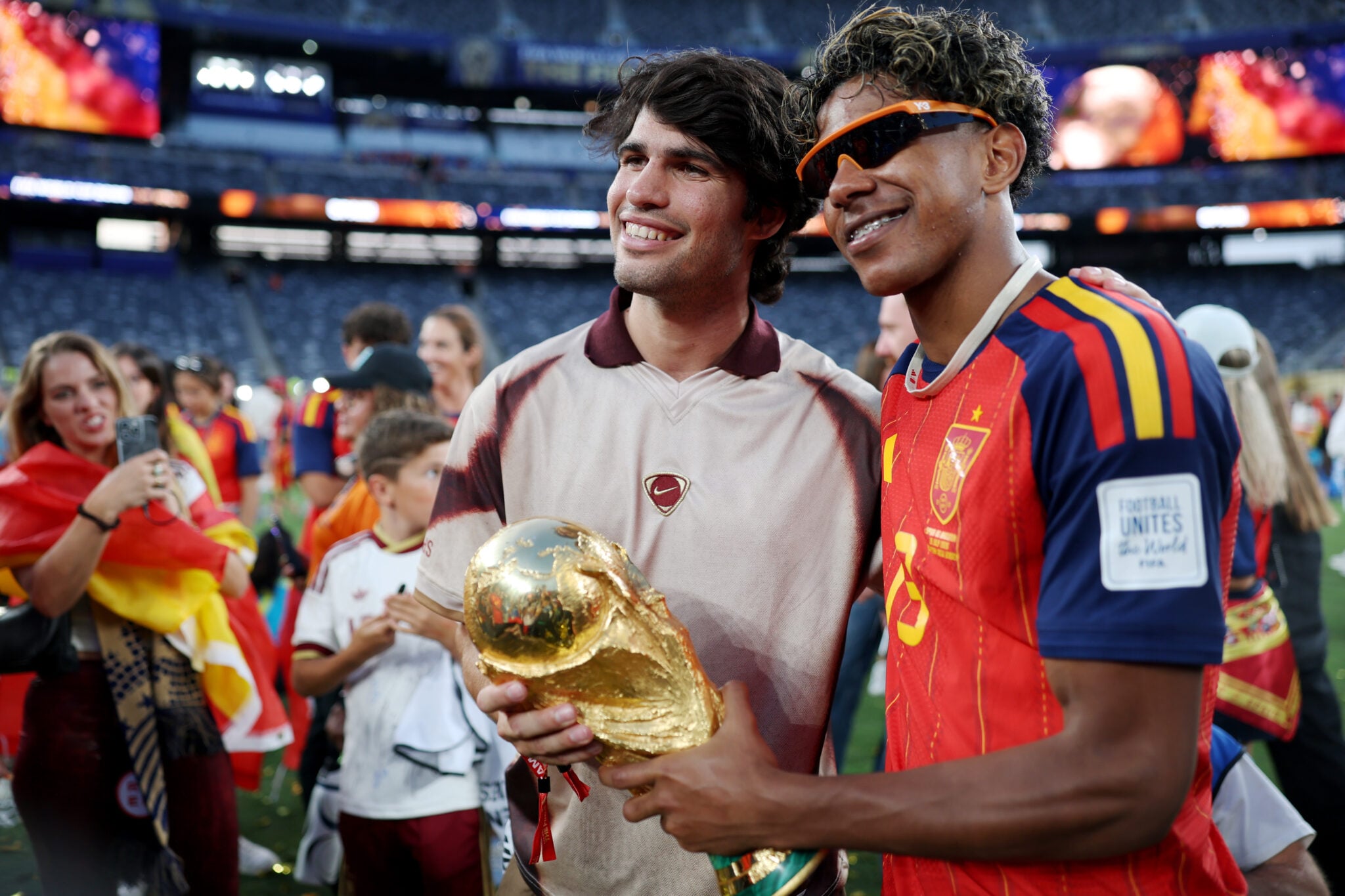 Carlos Alcaraz Shares Pictures With Drake Victor Wembanyama And Spain carlos-alcaraz-shares-pictures-with-drake-victor-wembanyama-and-spain