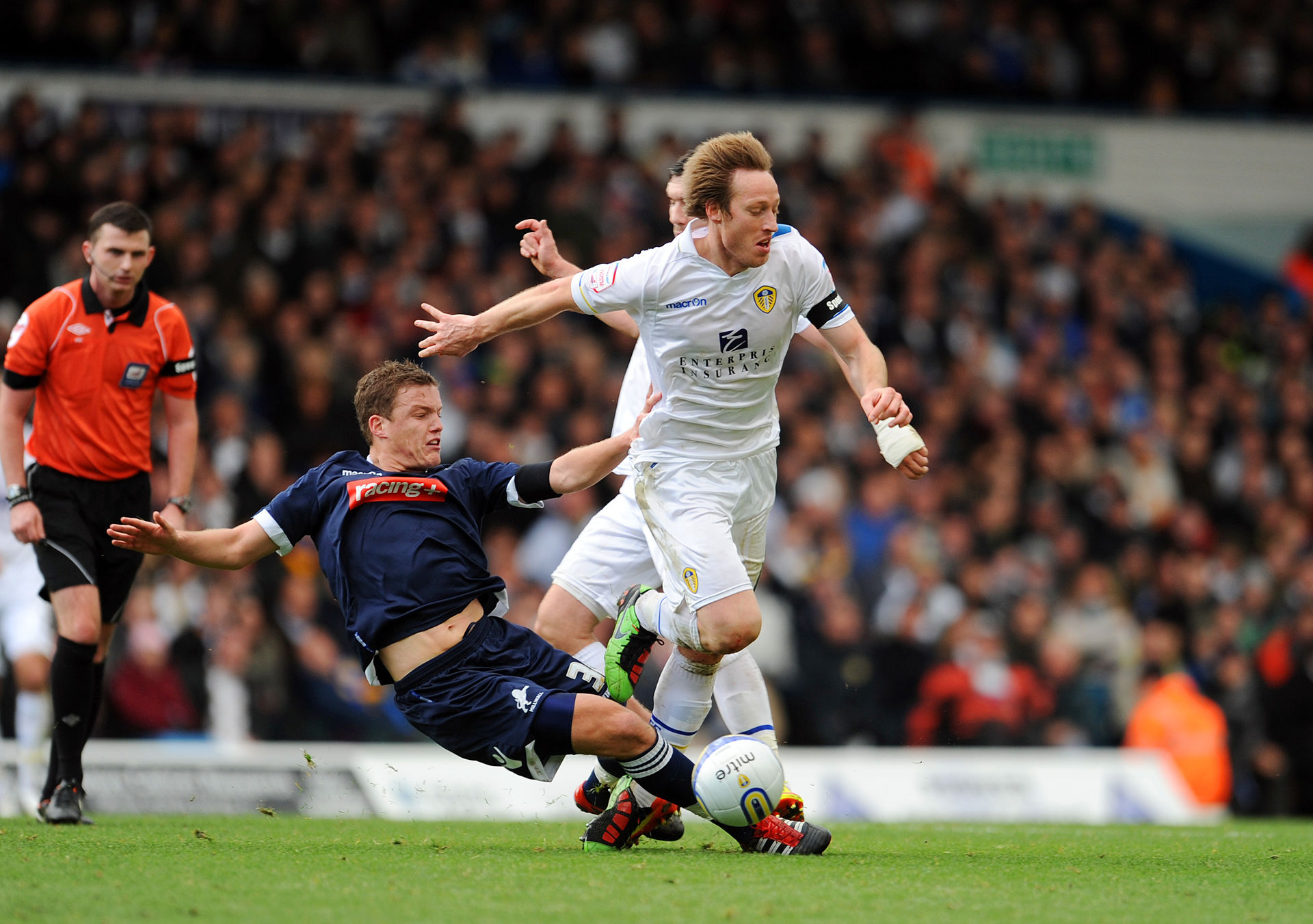 Former star Luciano Becchio sends 'emotional' message to Leeds United ...